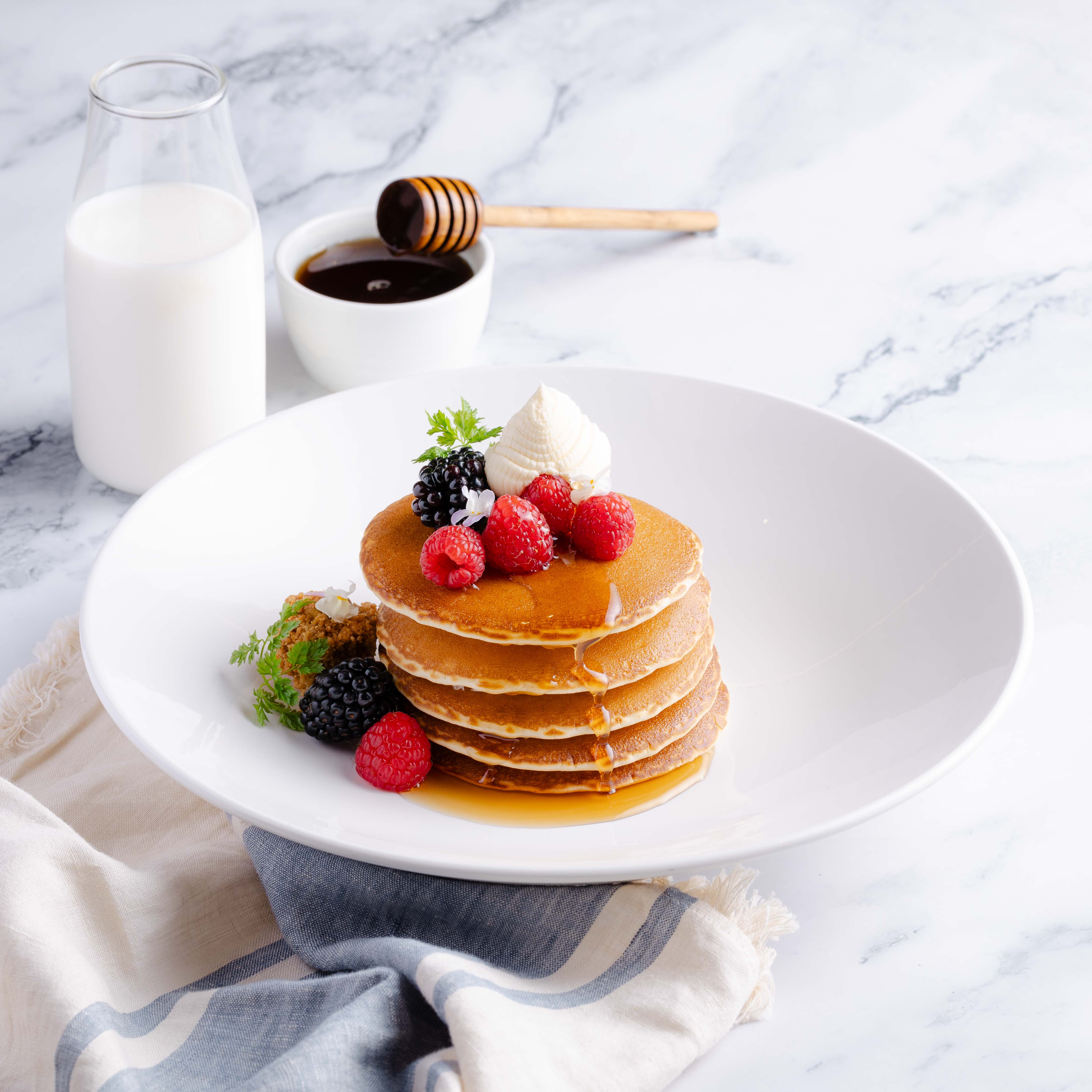 Pancakes, honey ricotta, berry compote & mascarpone