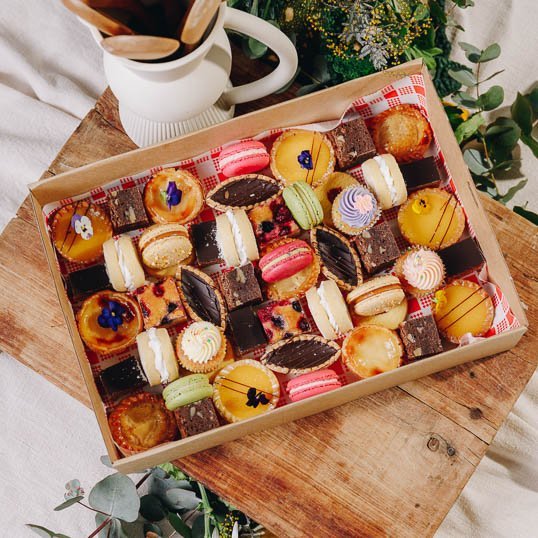 Christmas Bite Sized Sweets Box (25 pieces)