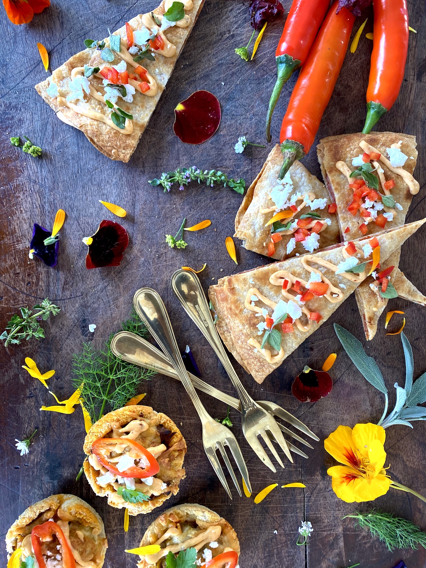 Toast cups with homemade baked beans and cheese
